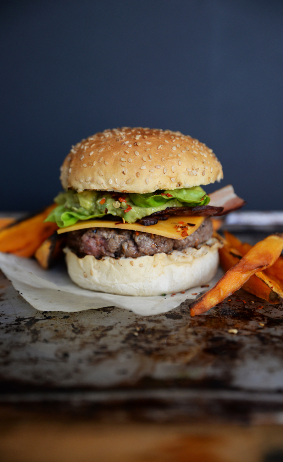 Barbecue burger met bacon & cheddar - Culy