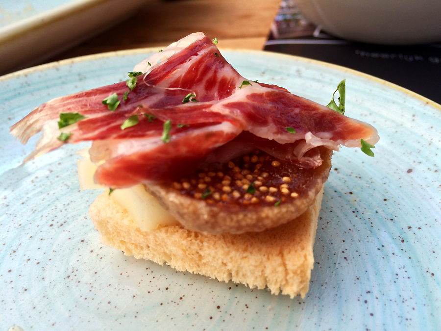 De Zwarte Vosch: Spaanse pinchos aan de Utrechtse gracht | Culy.nl ...