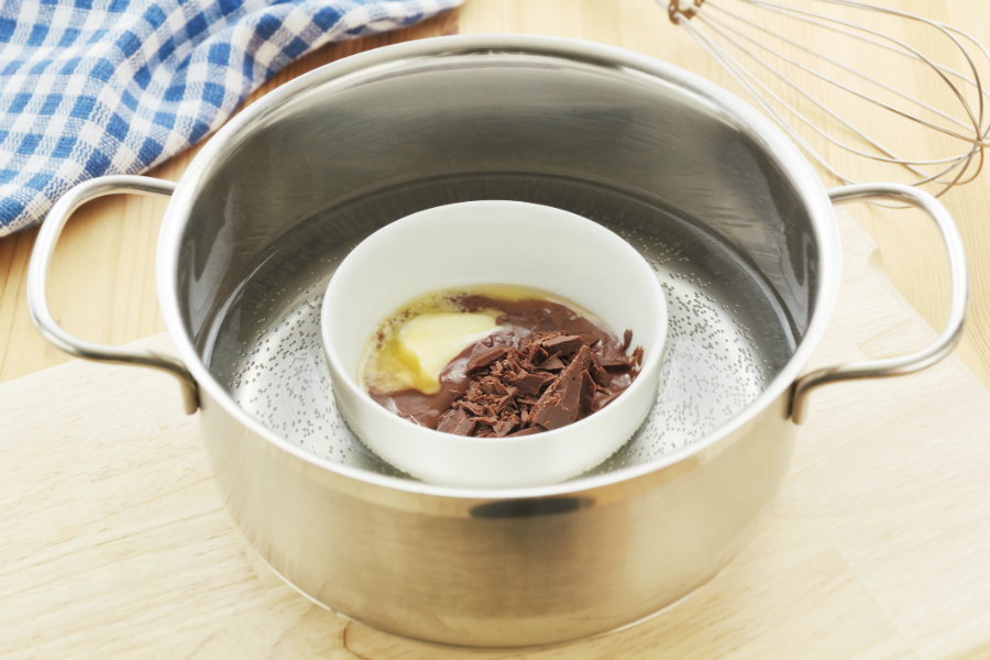 Hoe smelt je chocolade? We geven 4 makkelijke manieren - Culy.nl