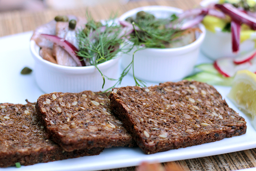 Smørrebrød: op z'n Deens variëren met brood en beleg - Culy