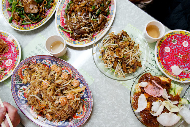 De Aziatische rijsttafel: Indonesisch of toch Indisch? - Culy
