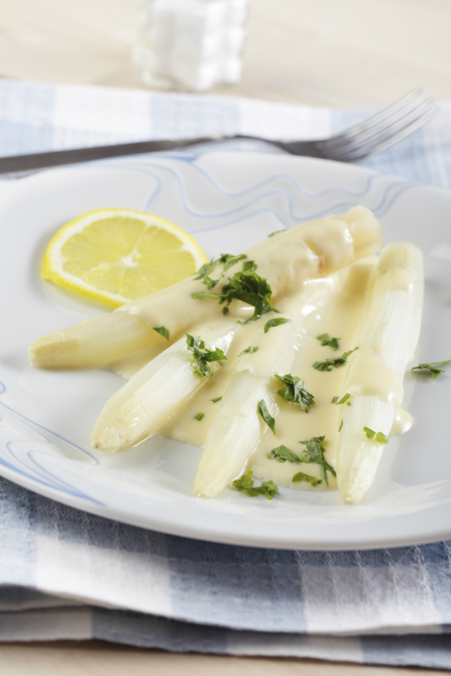 Witte asperges schillen doe je zo - Culy
