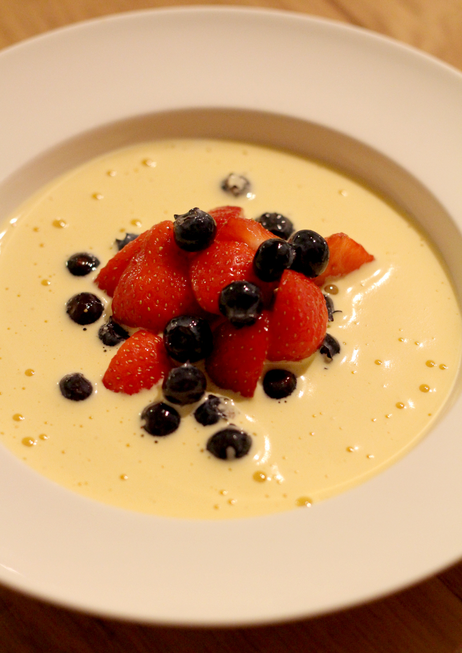 Supersnelle sabayon met Sauternes en vers fruit - Culy