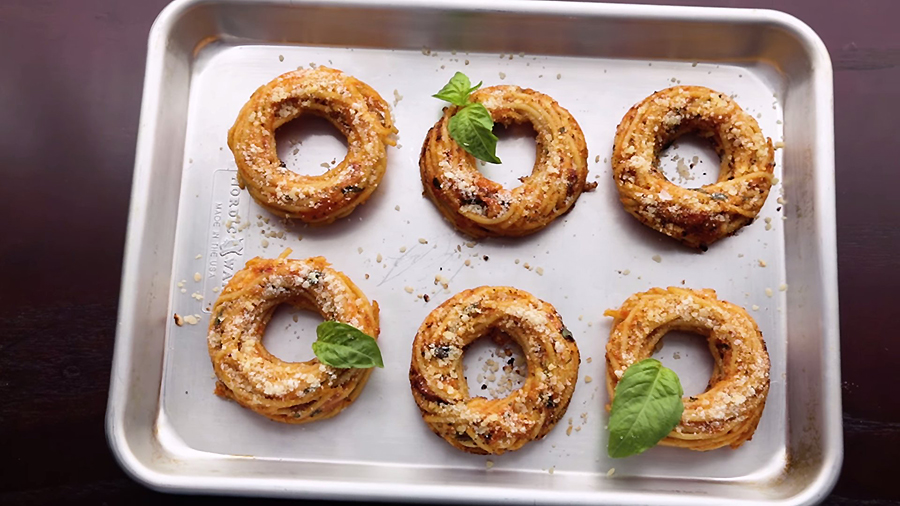 Video: Donal Skehan maakt pasta donuts - Culy