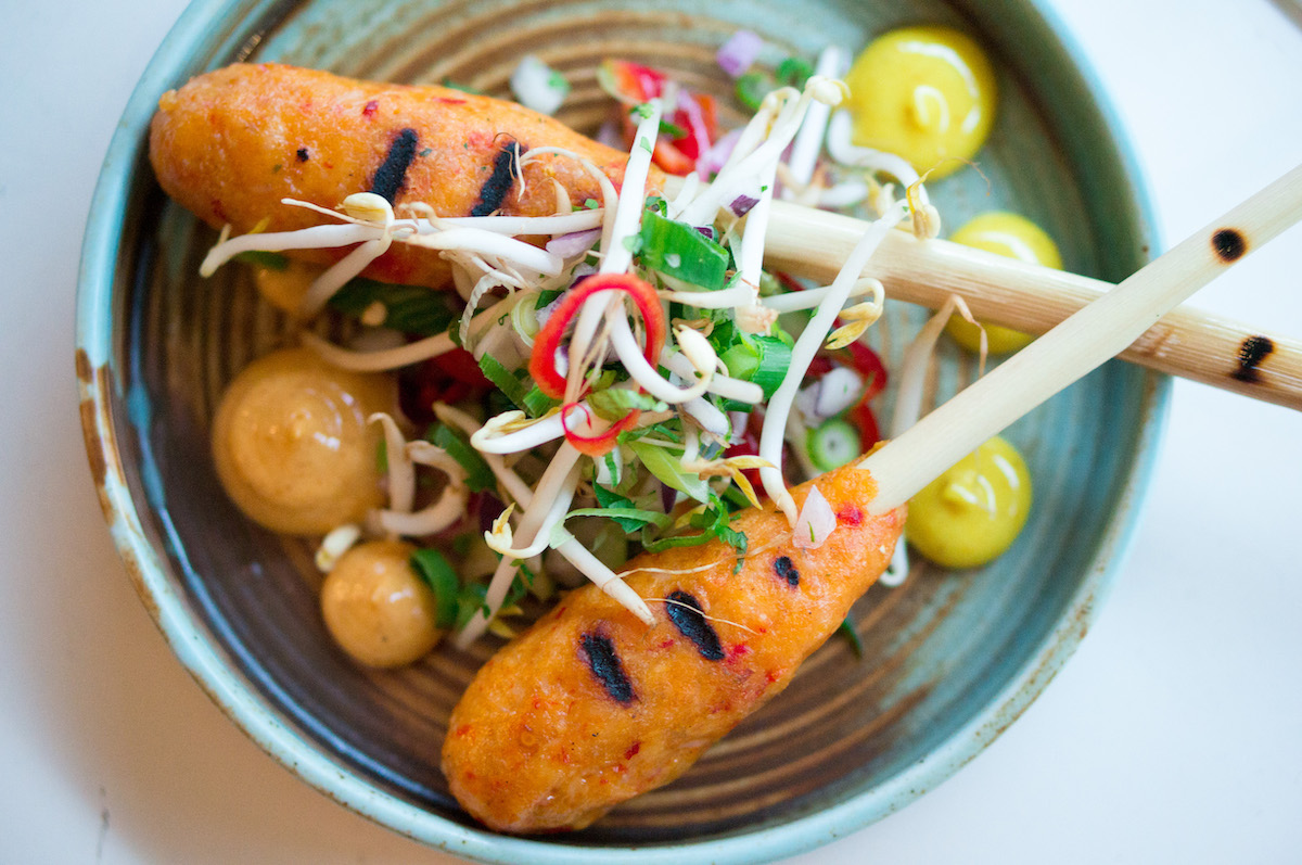 Restaurant Blauw in Amsterdam heeft een nieuw modern Indonesisch menu ...