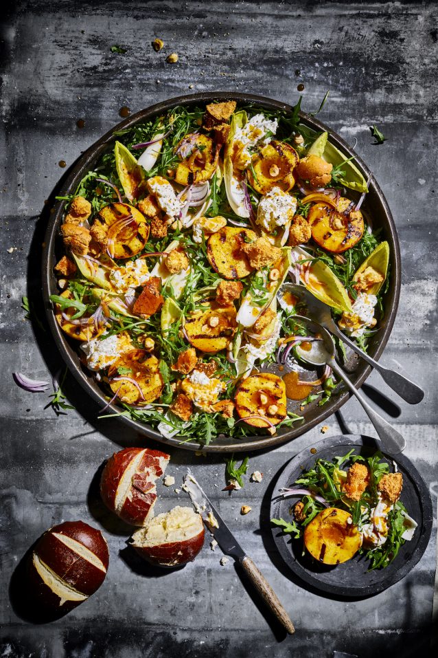 Gegrilde perzik met burrata (een vega barbecue-recept) - Culy