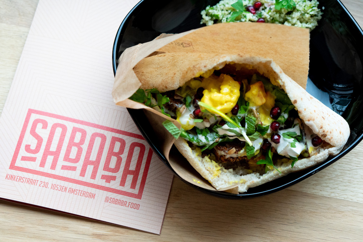 Sababa in Amsterdam: de place to be voor zeewierfalafel en halloumi ...
