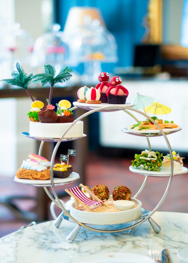 De zomerse high tea in Waldorf Astoria is verbluffend mooi - Culy