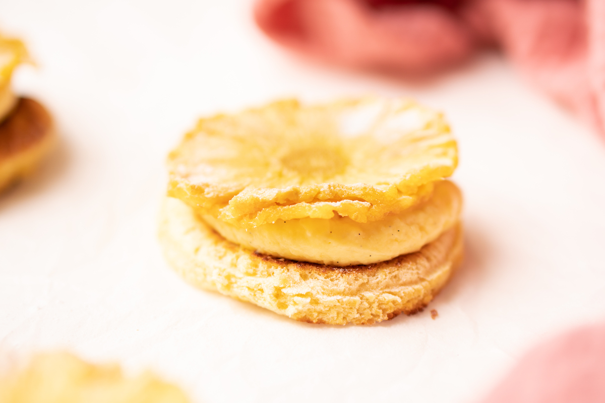 Mini Tarte Tropézienne met ananas & vanilleroom - Culy