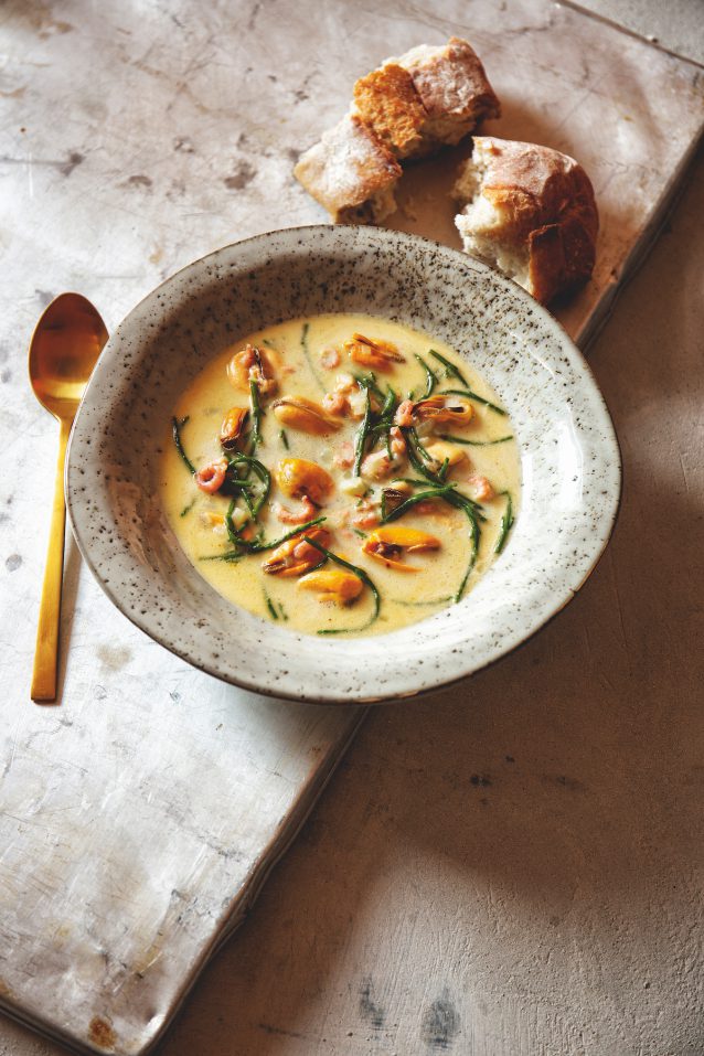 Mosselsoep met garnalen, saffraan en zeekraal van Janny van der Heijden ...