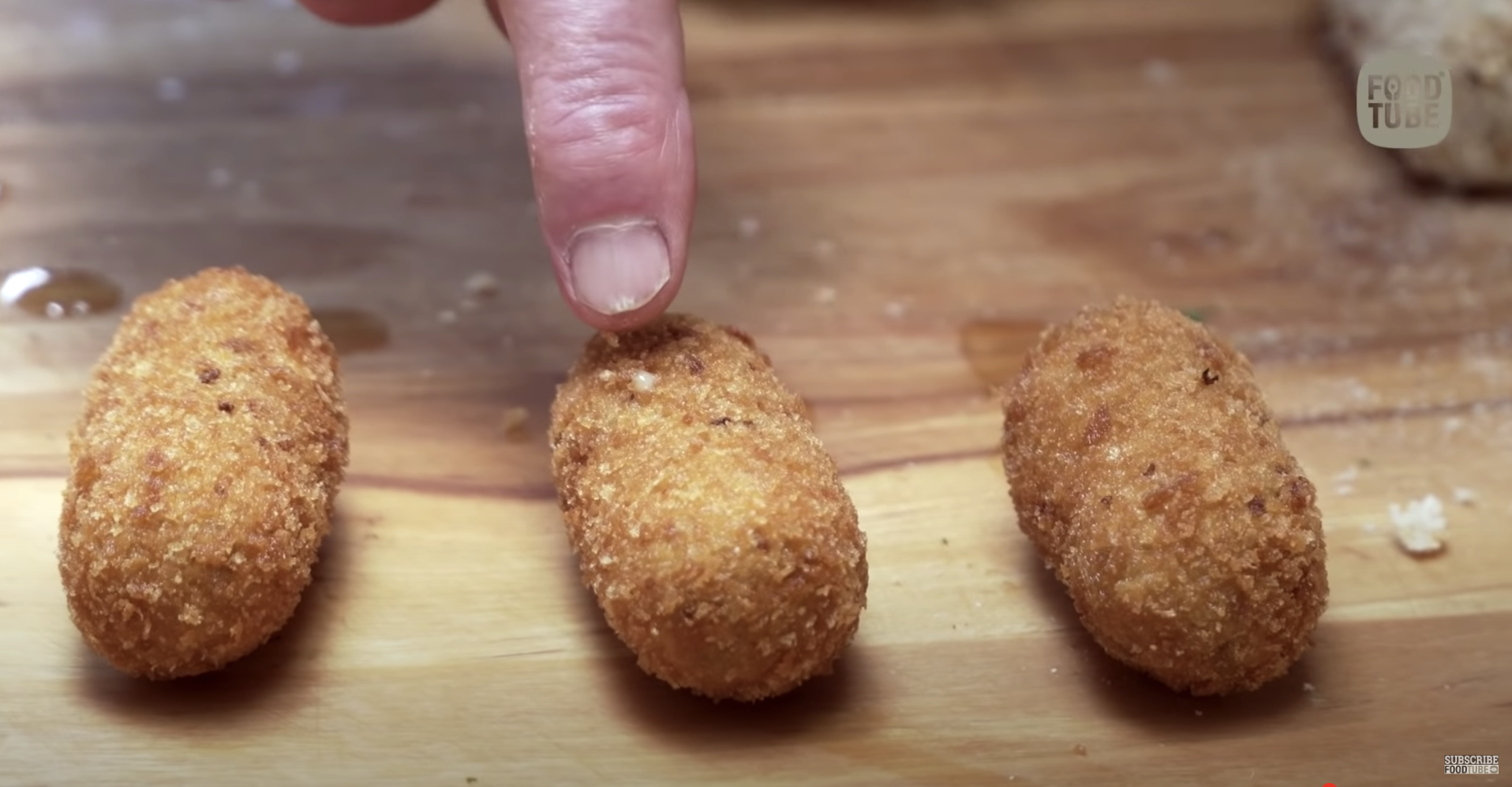 Zo maakt Cees Holtkamp zijn beroemde oer-croquet - Culy.nl