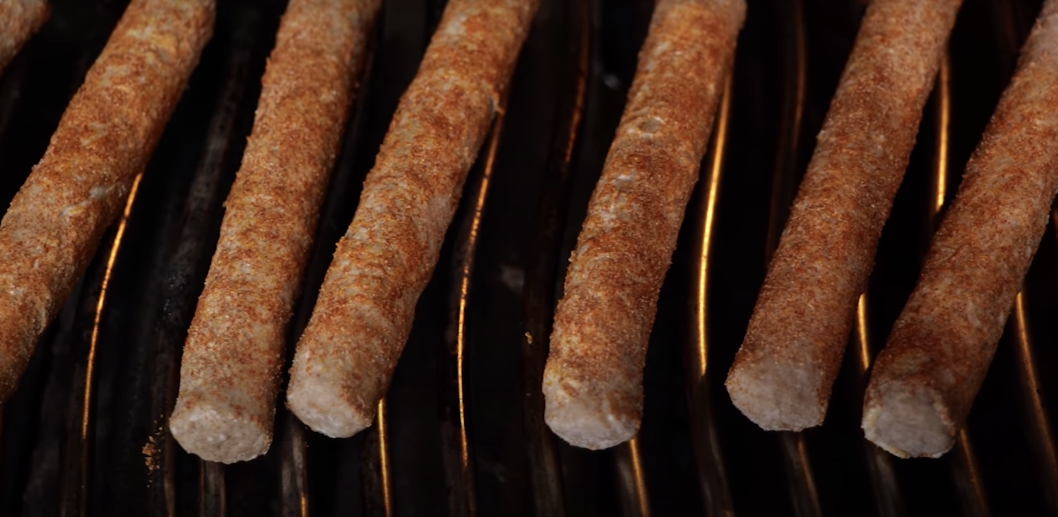 Wow: Pitmaster X maakt frikandellen op de barbecue - Culy