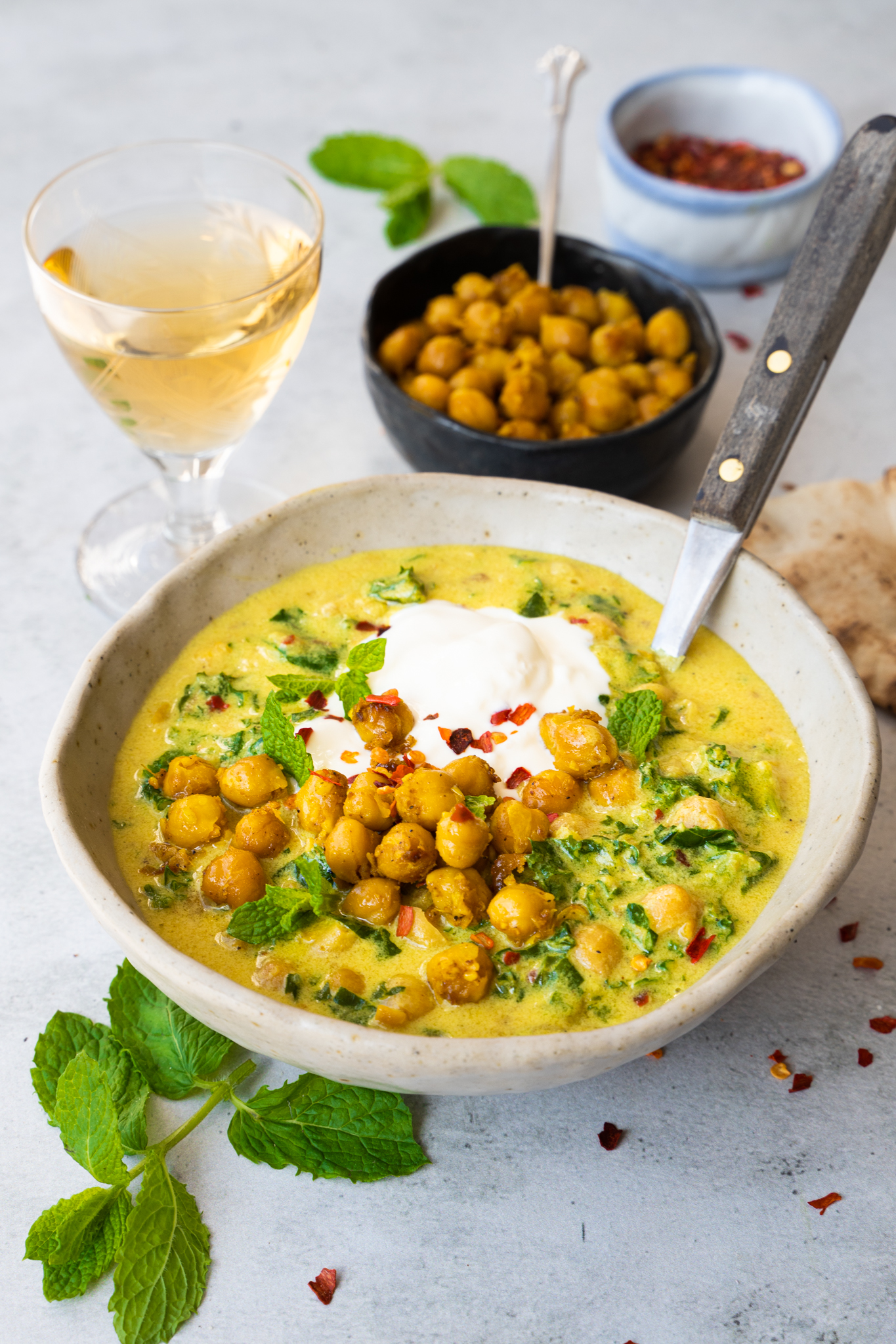 The Stew van Alison Roman (goudgele kikkererwtencurry) - Culy.nl