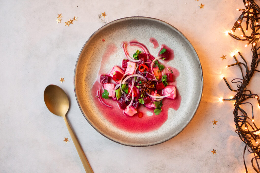 Ceviche van zeebaars met cranberry, rode biet & steranijs - Culy.nl