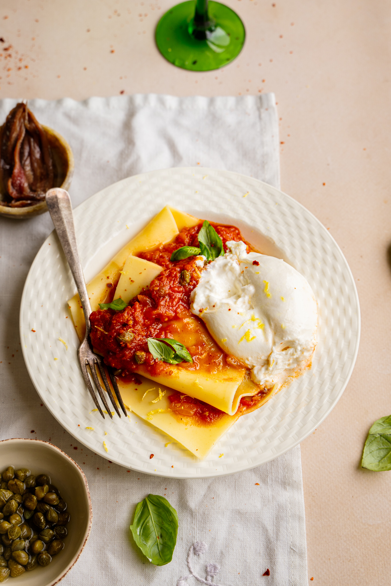 Open lasagne met burrata en tomatensaus