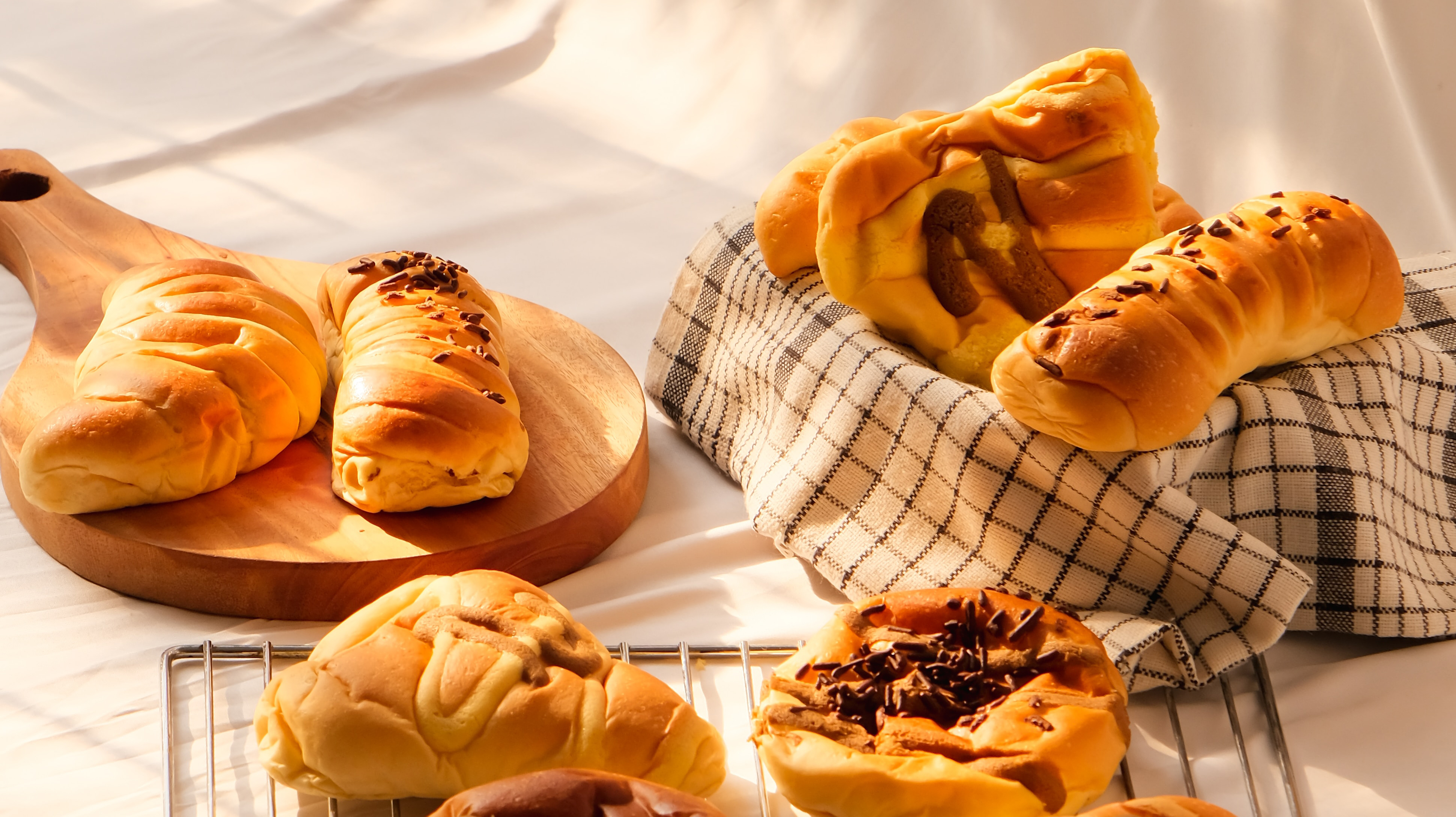 Pain suisse: het boterige broodje met room en chocola - Culy