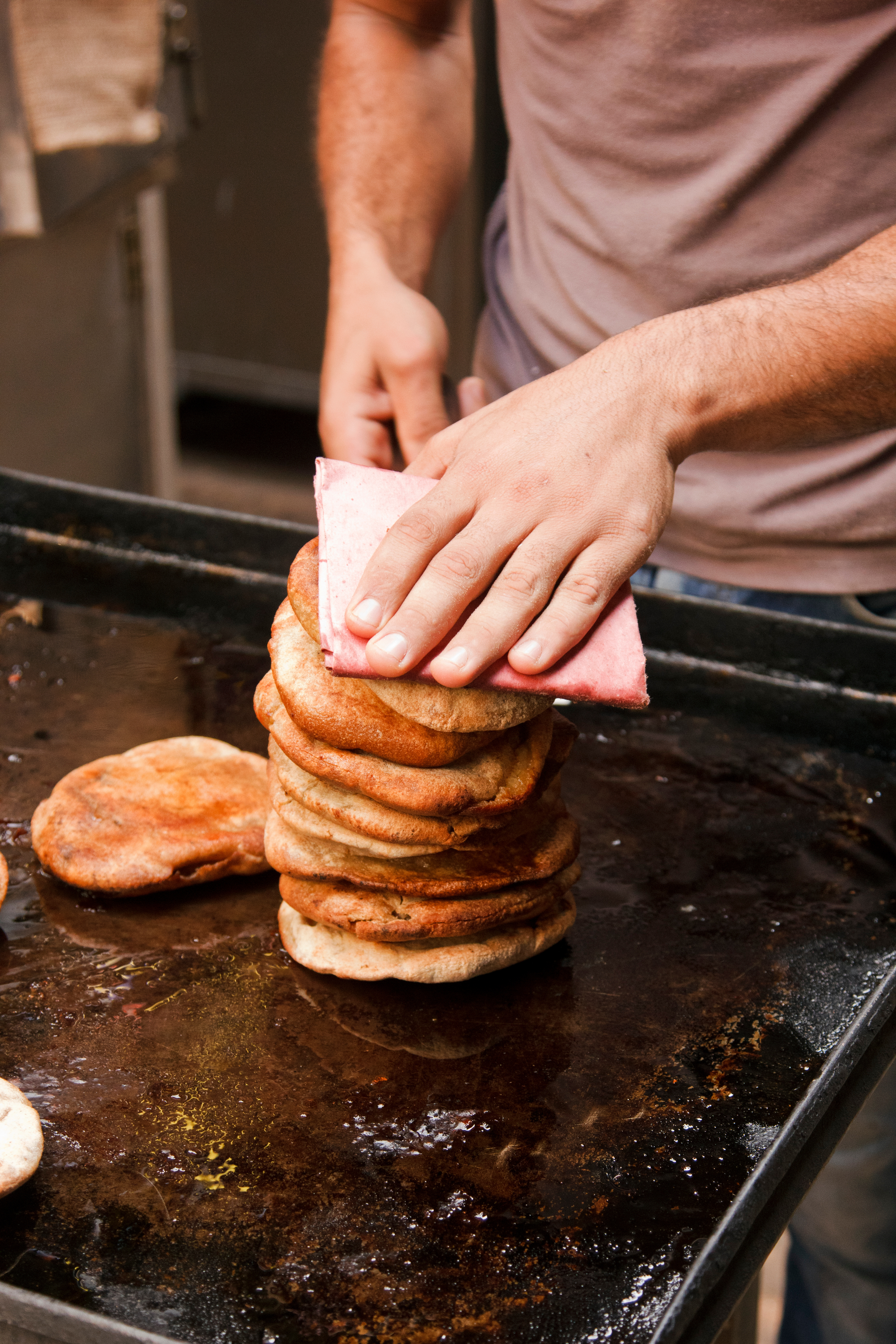 Alles over Hawawshi: Egyptische gevulde pita - Culy