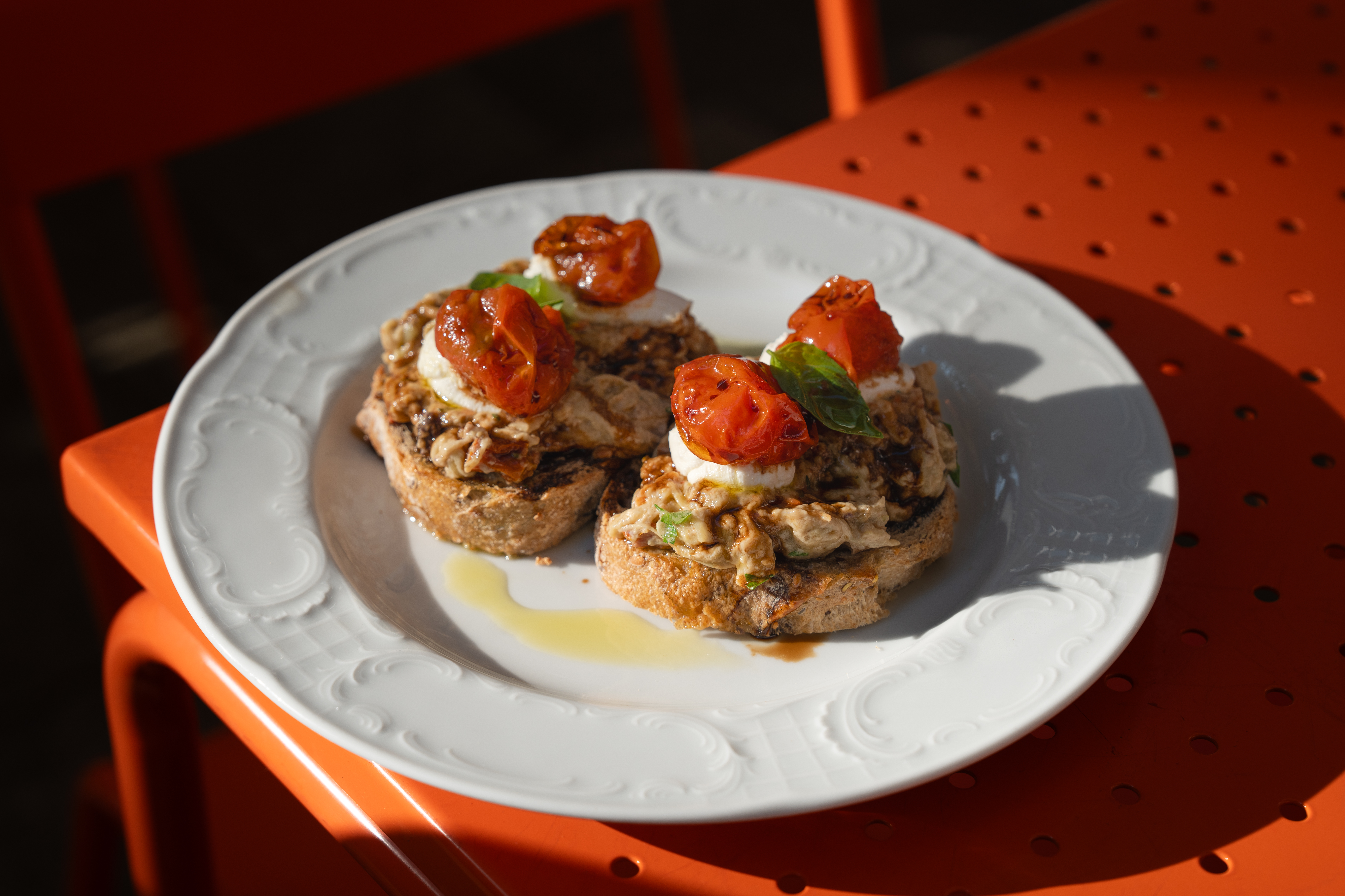 Krusta in Amsterdam serveert verrassende Zuid-Europese pizza's - Culy